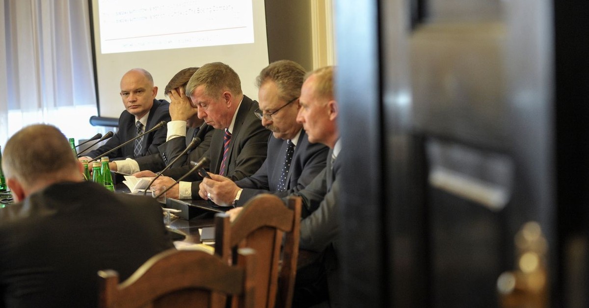 Jak uchwalane są nowe ustawy? Poznaj przebieg procesu legislacyjnego ...