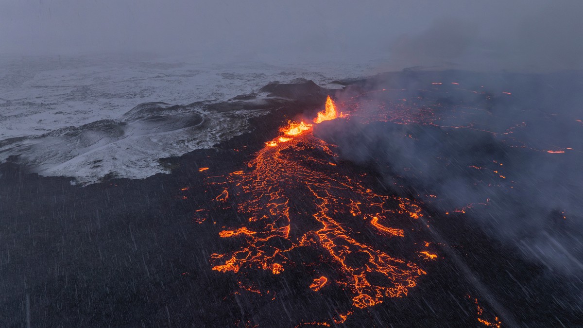 Sneg usporio lavu nakon erupcije vulkana na Islandu - Blic