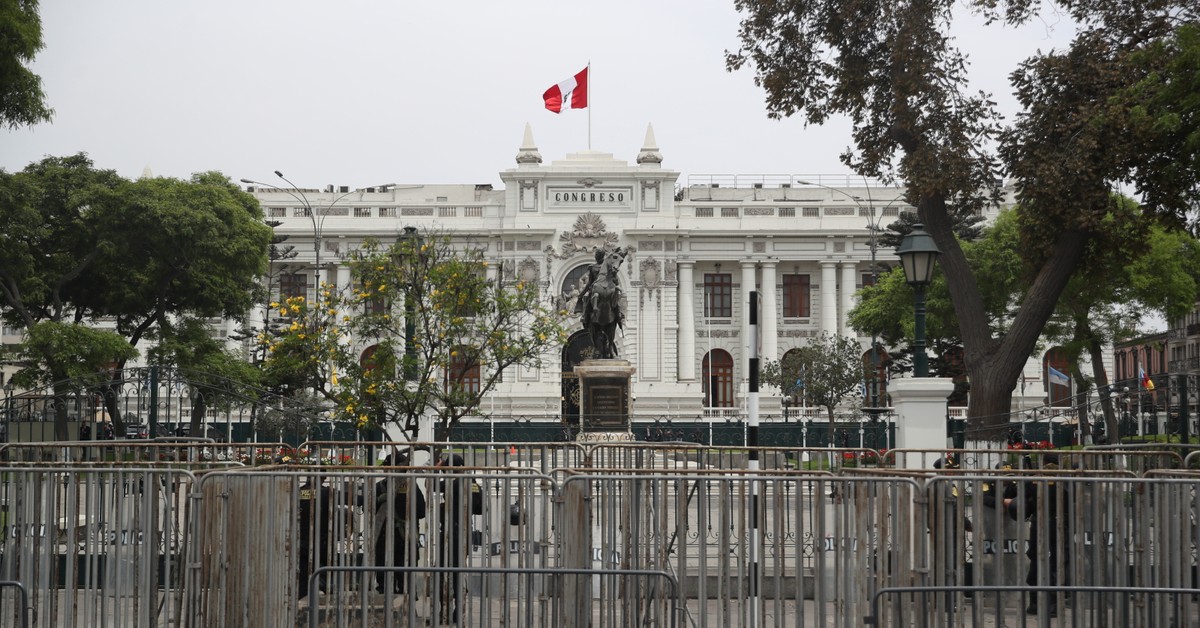 Prezydent Peru aresztowany. Parlament przeprowadził impeachment głowy ...