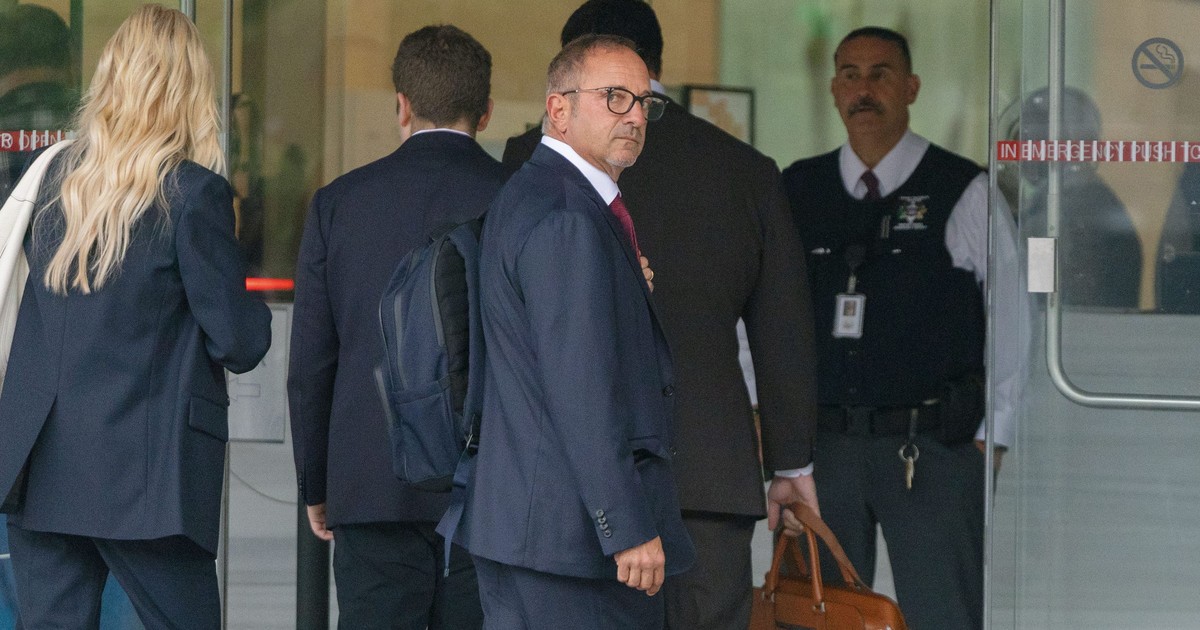 A jury must pick between two versions of short-seller Andrew Left ...