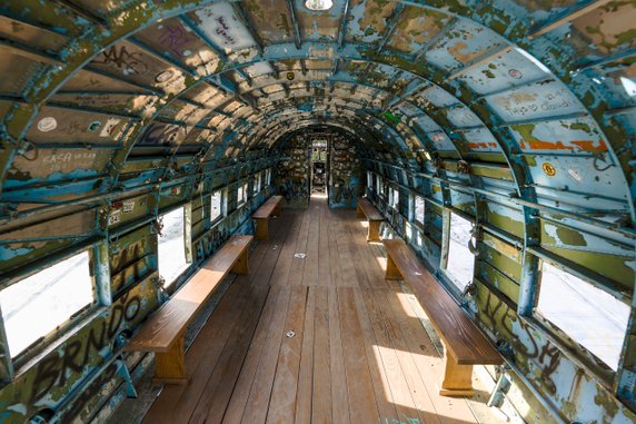 Tajna baza lotnicza Zeljava z czasów zimnej wojny w Chorwacji - Podróże