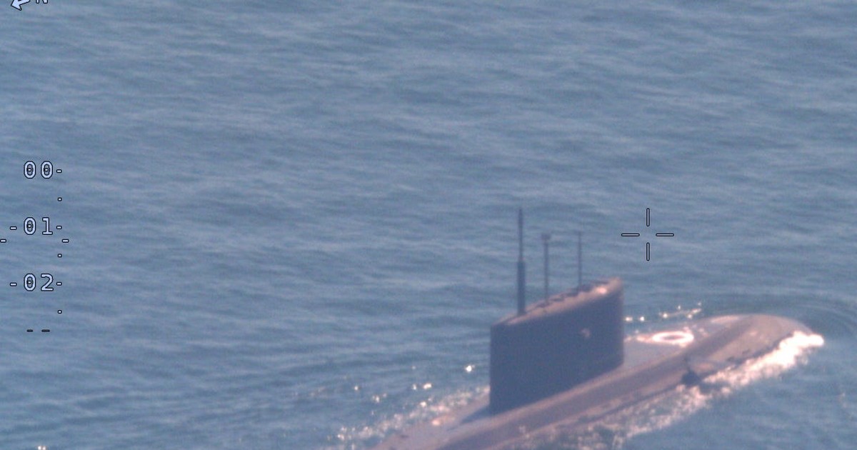 A NATO sub hunter captured these shots of a Russian submarine in waters ...