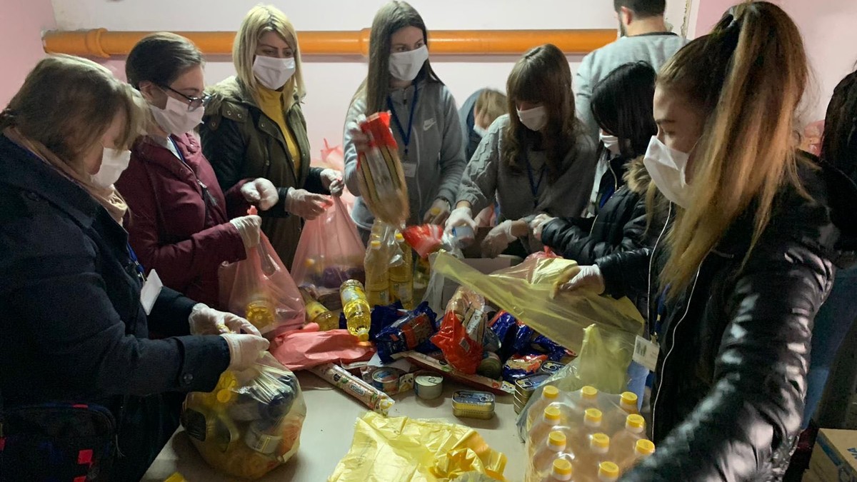 Grad Jagodina podelio 3.000 humanitarnih paketa najugroženijima - Blic