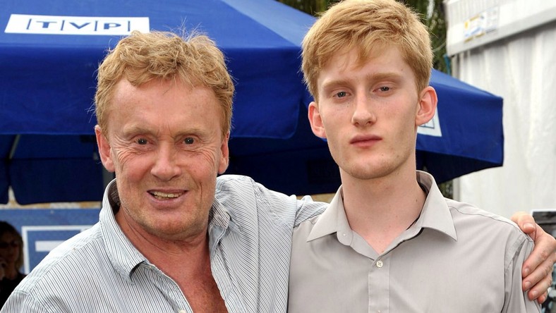 Syn Daniela Olbrychskiego jest piosenkarzem. Jak wygląda Victor Longo? Zdjęcia - Plejada.pl