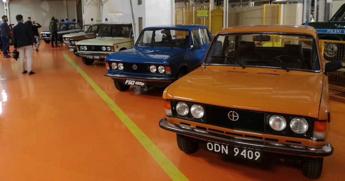 Wystawa klasyków w dawnej fabryce FSO