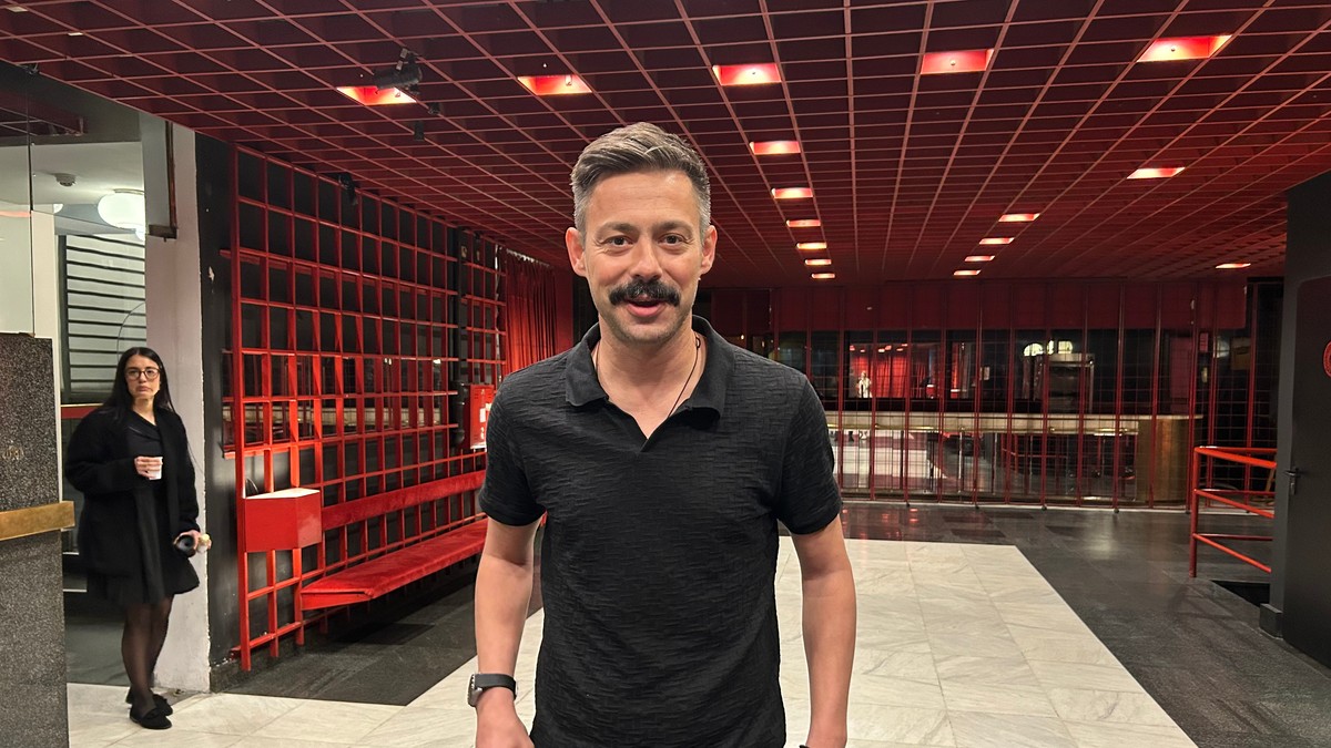 Milan Vasić pokazao kako uspavljuje Despota: Budi dobar čovek, sine, teška su vremena - Blic