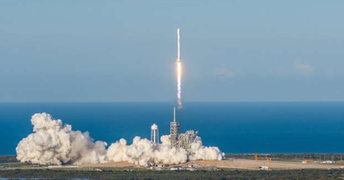 Zobacz lądowanie rakiety SpaceX Falcon 9 (wideo)