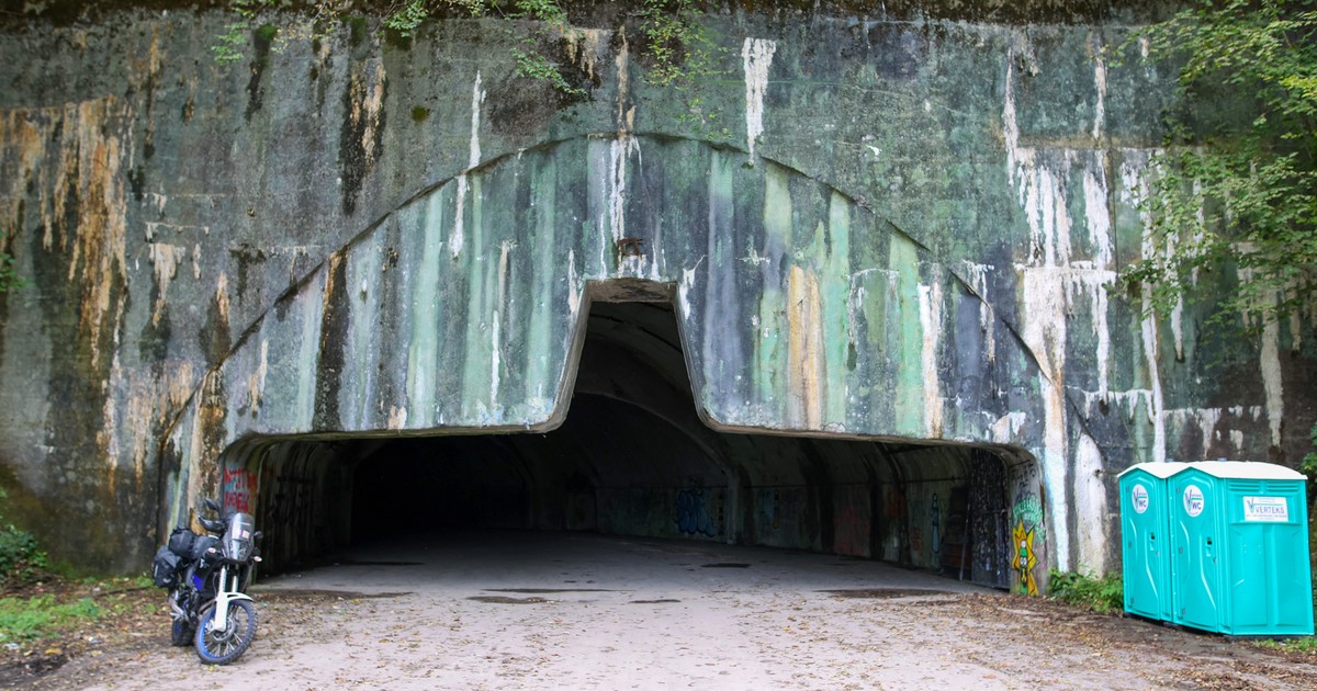 Tajna bałkańska baza lotnicza Zeljava z czasów zimnej wojny w Chorwacji ...