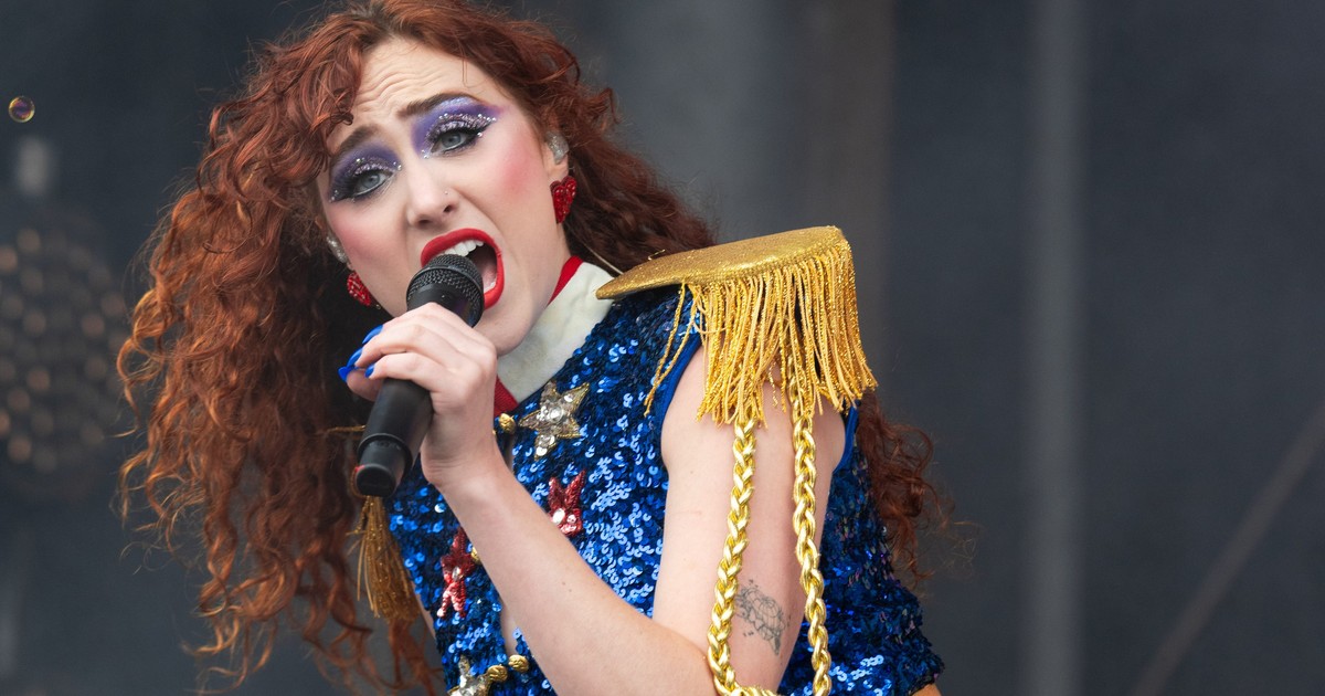 An overnight pop sensation is the latest celebrity to hit back at her ...