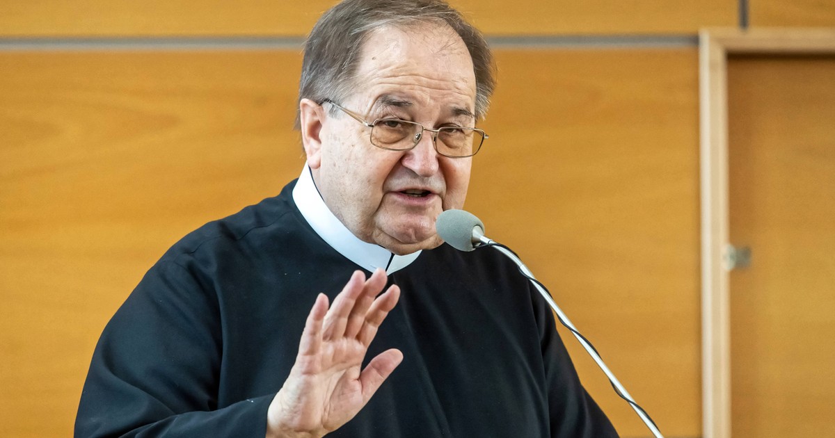 Tadeusz Rydzyk sprzedaje dewocjonalia zwalczające koronawirusa - Wiadomości