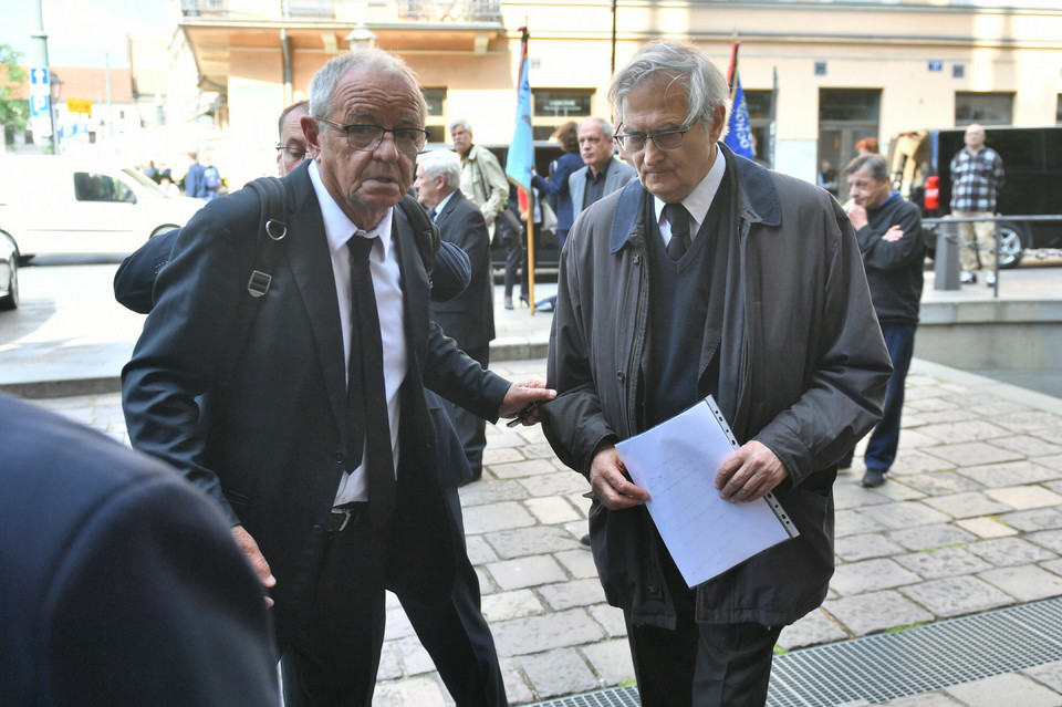 Pogrzeb Jerzego Treli. Żegnają go bliscy i ludzie ze świata artystów ...