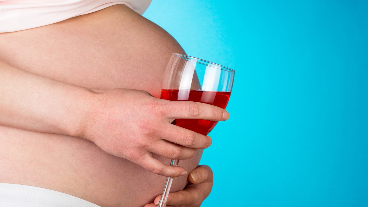 Dziecko z FAS: jak się objawia, wygląd dziecka z FAS, alkohol w ciąży ...