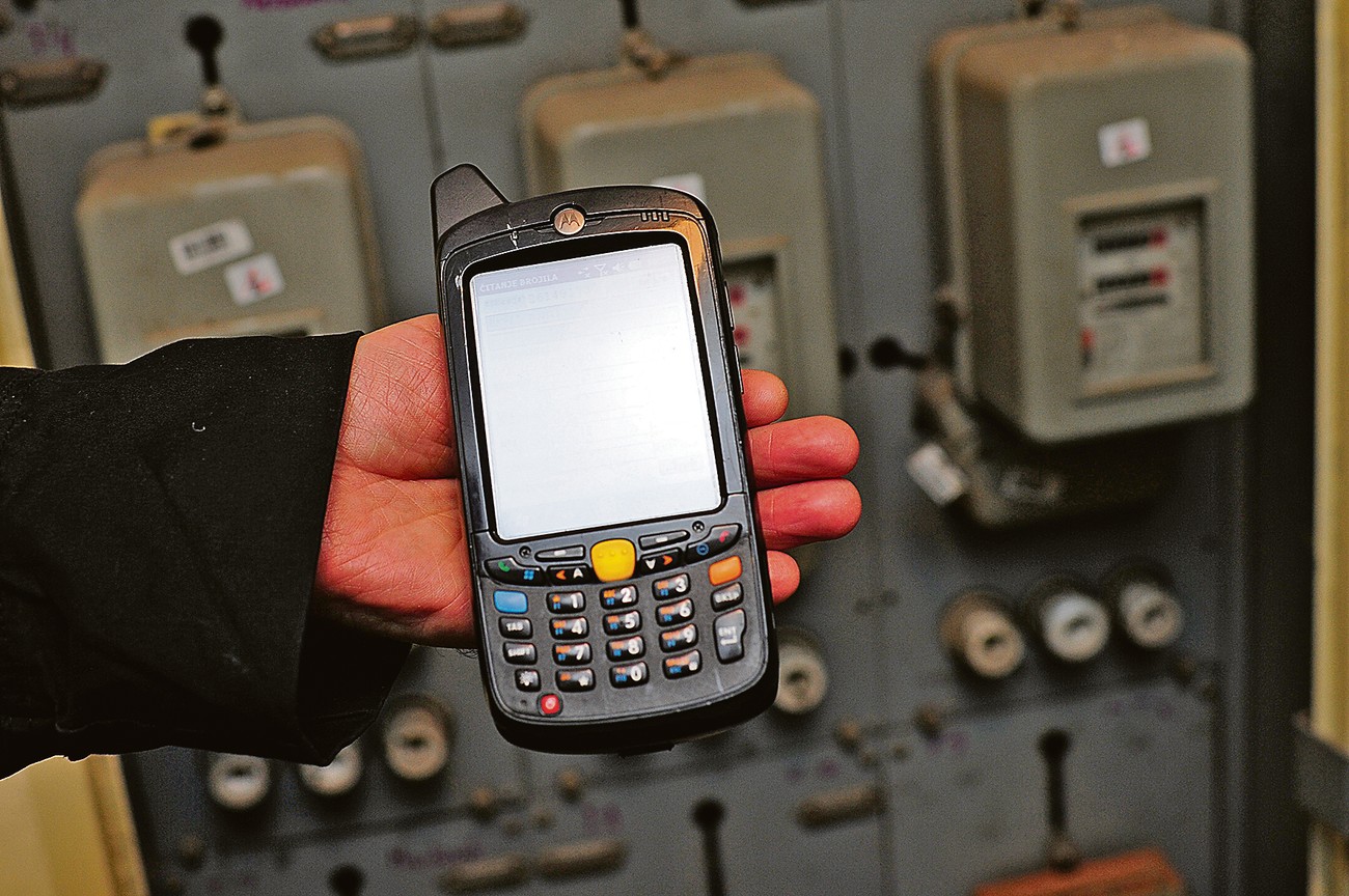 IZ PRVE RUKE Ekipa "Blica" na terenu sa čitačima strujomera: Grešaka ...