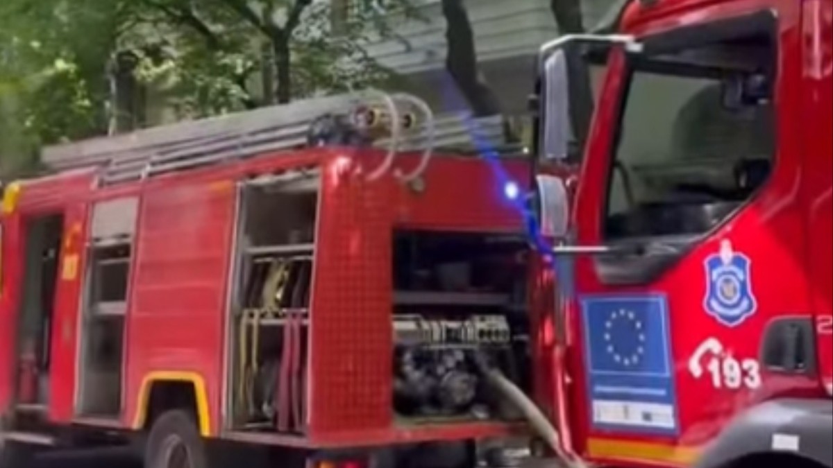 Požar u centru Beograda: Dim kulja iz stana u Palmotićevoj ulici ...