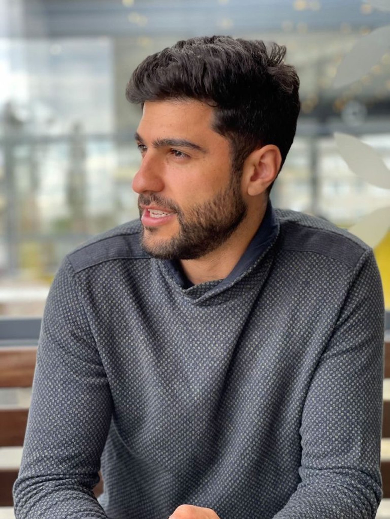 "MORAO SAM DA SE TUČEM ZA BALON VODE" Ahmed je sa 17 godina pobegao od ...