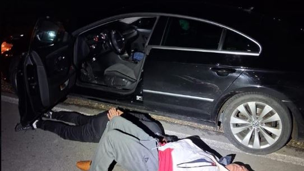 Uhapšen zbog šverca migranata Policajci stavili lisice na ruke Simi ...