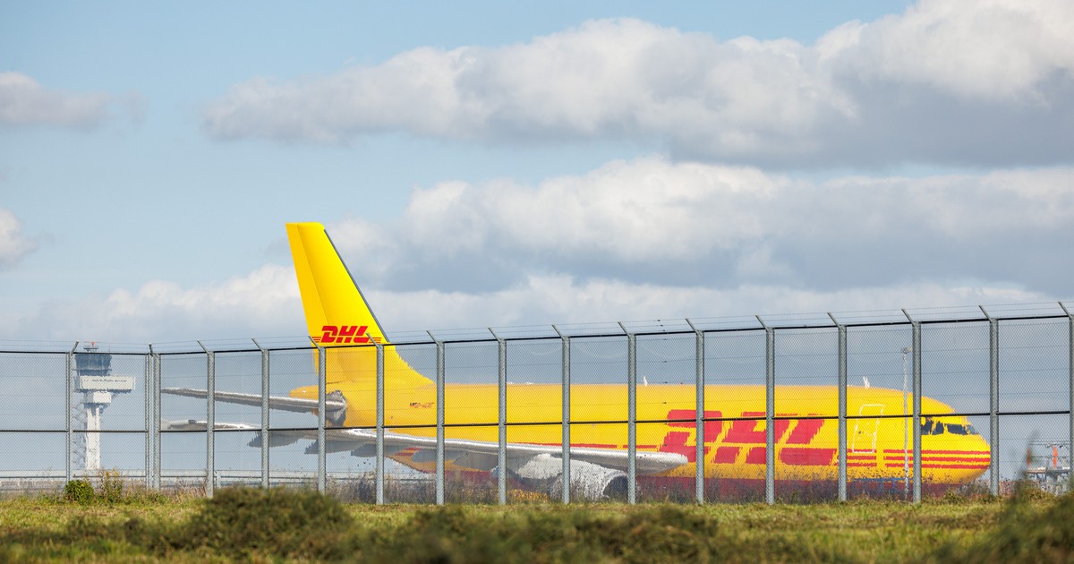 At least 1 person is dead after a DHL cargo plane crashed into a house ...