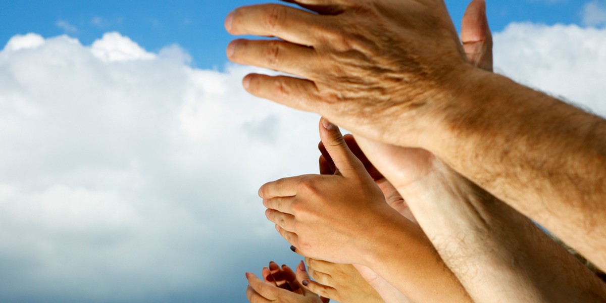 Dlaczego ludzie klaszczą w samolocie? - Podróże