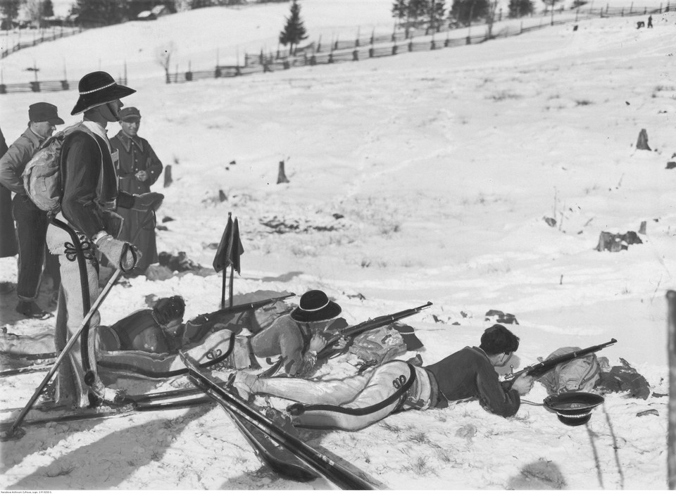 Worochta (Ukraina). "Narty, dancing, brydż" - tak się bawiono na ...
