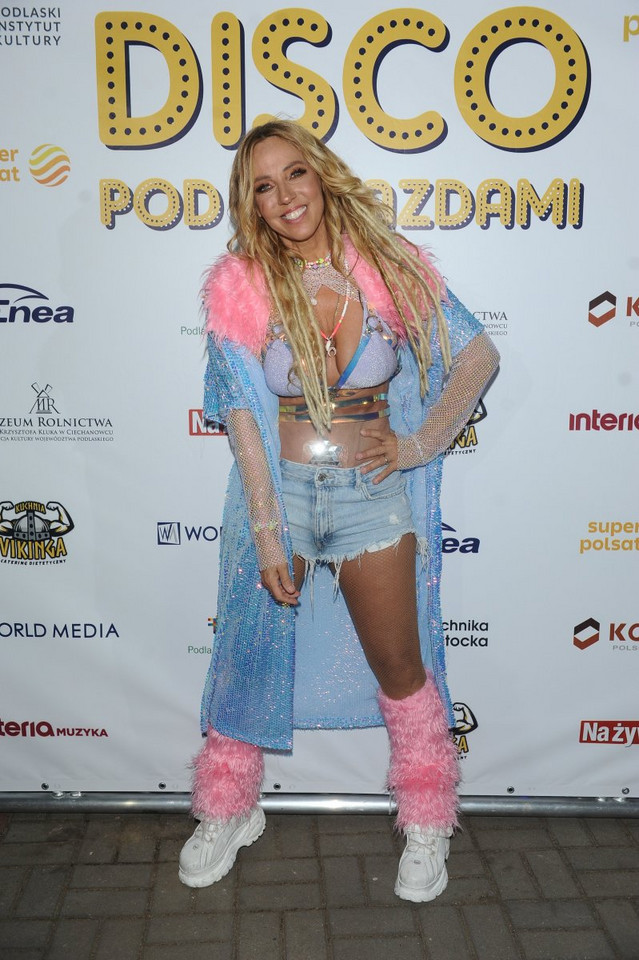 Maciej Rock postawił na cekiny w stylu lat 90. Ale to kto inny zaskoczył! - Plejada.pl