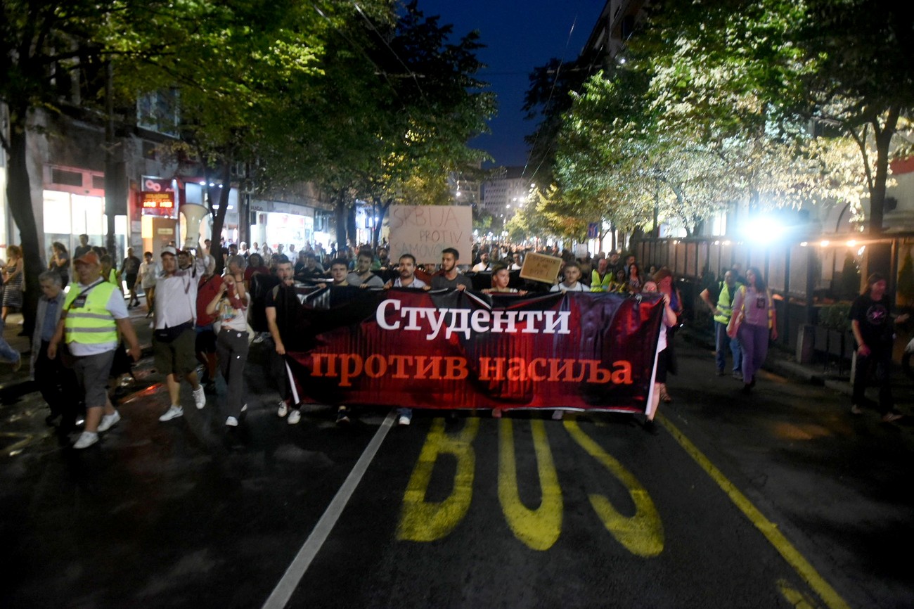 Večeras 13. protest "Srbija protiv nasilja", šeta se do Republičkog ...