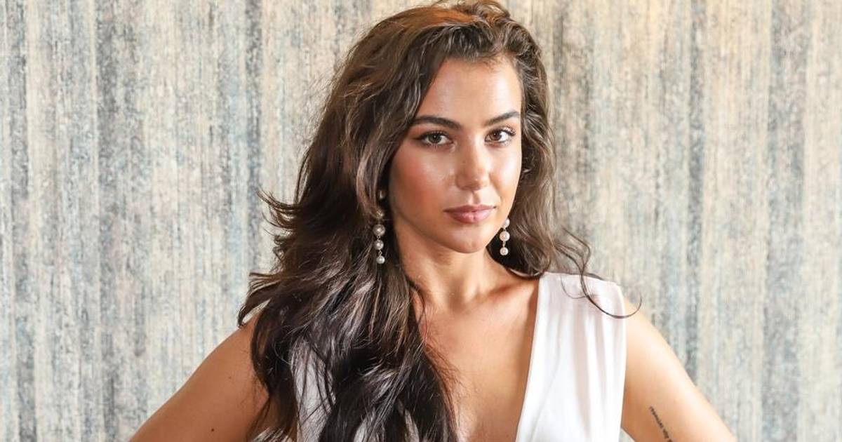 Tóth Andi asztalon fetrengve villantott hatalmasat - Fotó