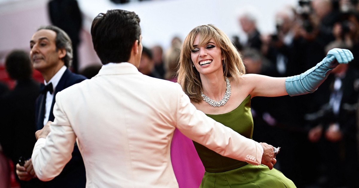 Maya Hawke danced down the Cannes red carpet in a colorful Prada gown ...