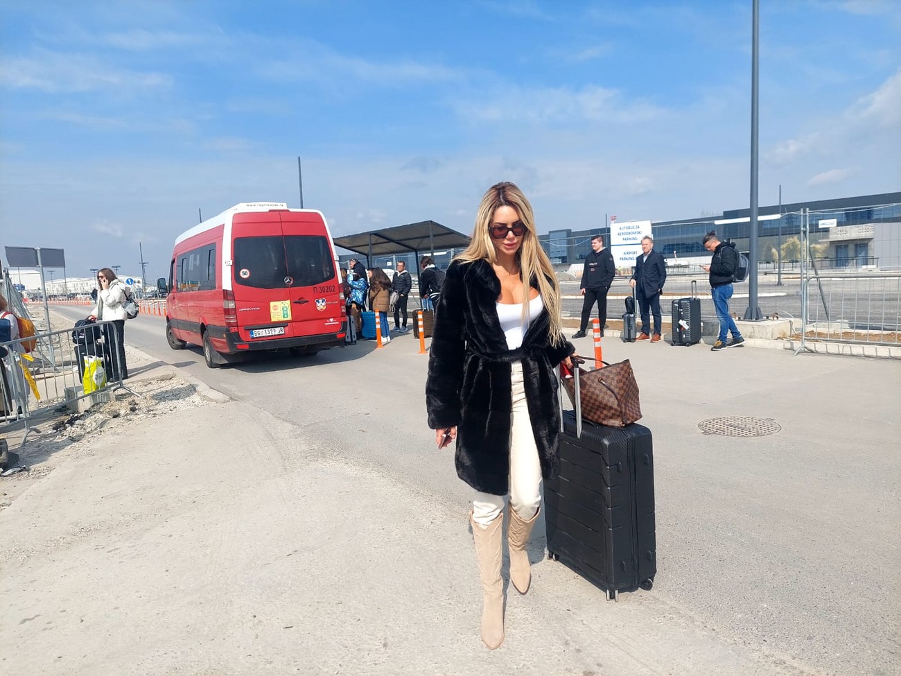 Iva Grgurić uhvaćena bez trunke šminke - Blic