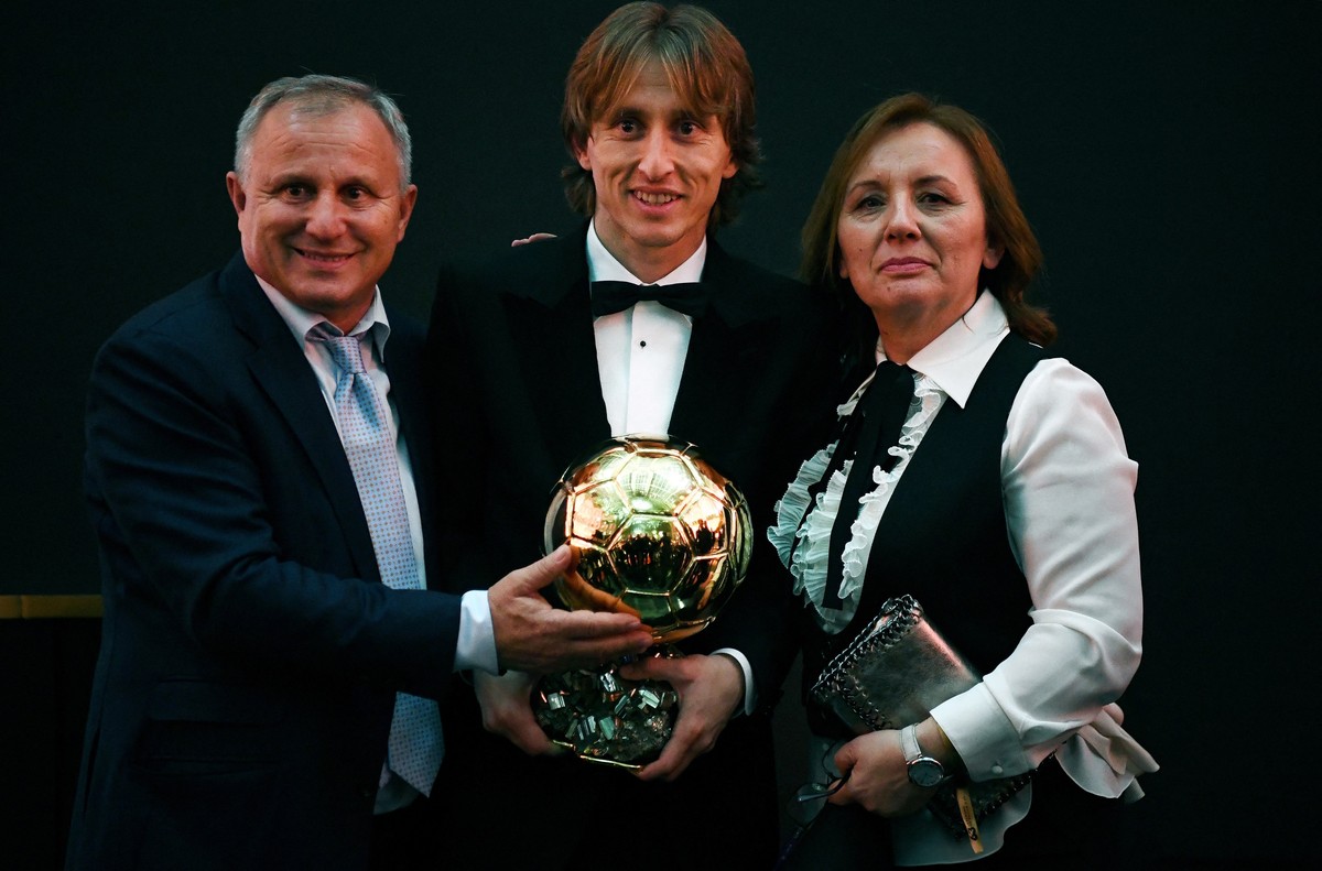 Luka Modrić rođen u mešovitom braku, ovo su otac Ante i majka Radojka ...