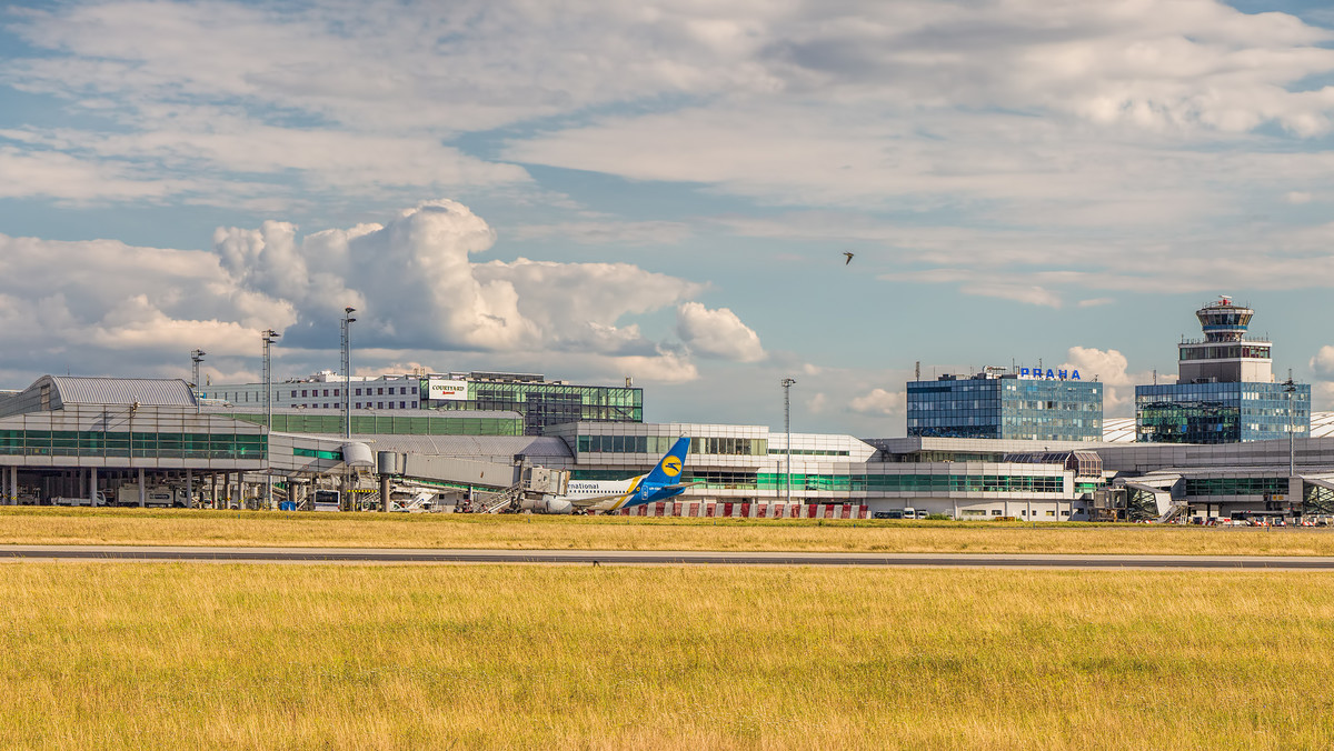 Nowy system kontroli pasażerów w porcie lotniczym Pragi - Podróże