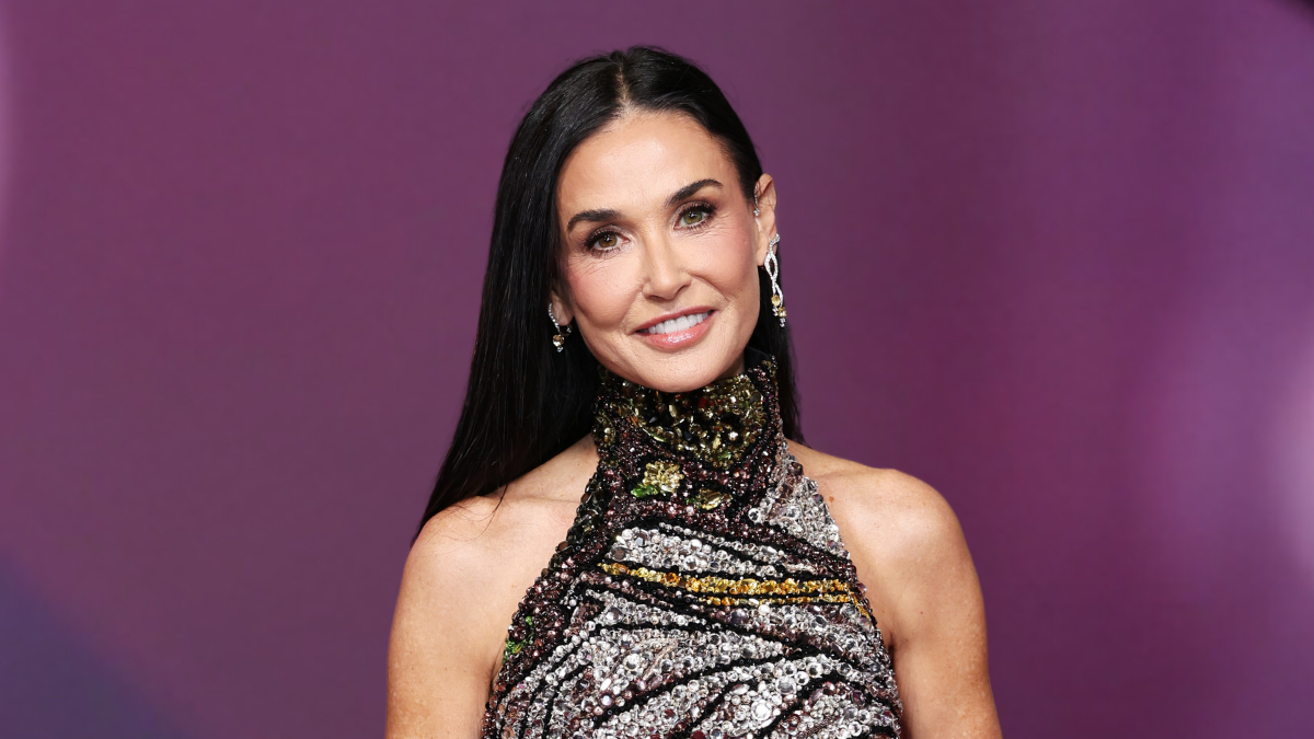 Demi Moore áttetsző ruhában ragyogott a vörös szőnyegen - Glamour