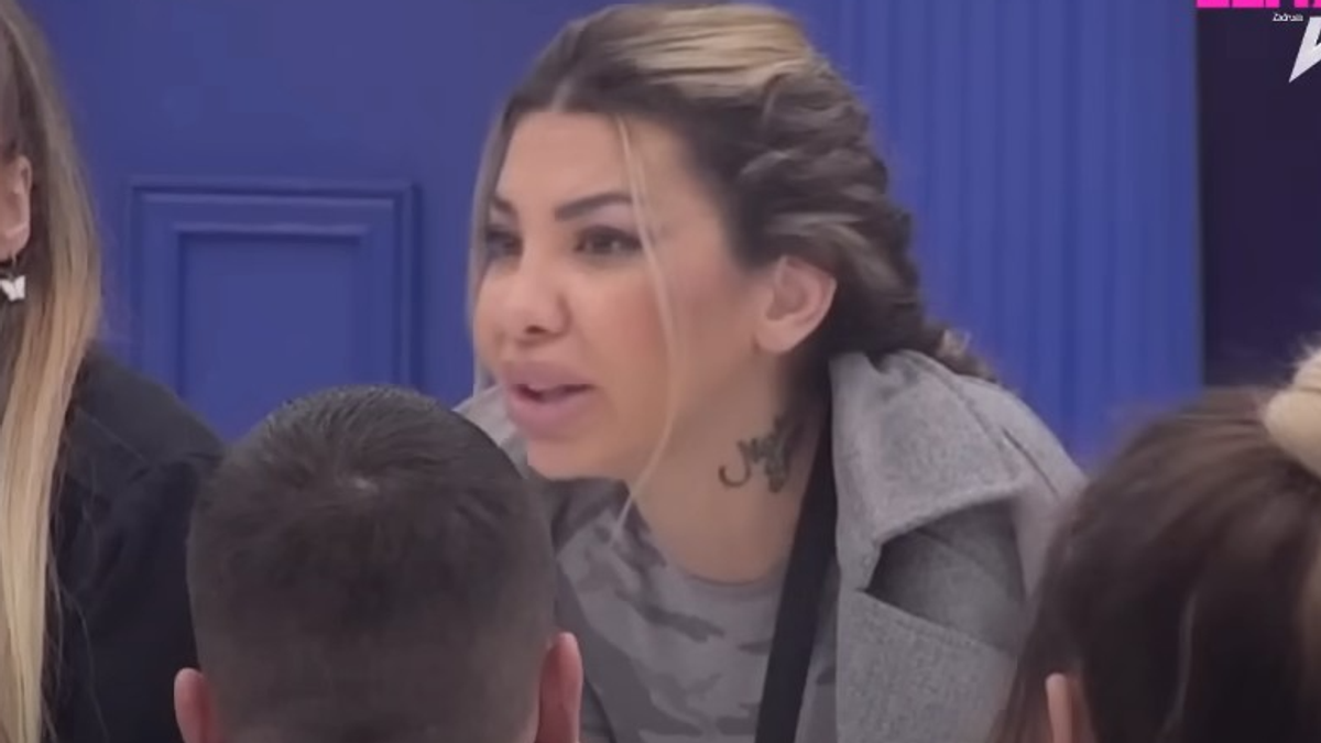 Aneli Ahmić se vratila u rijaliti Elita, urla pred svima zbog ćerke: "Život mi se raspada" - Blic