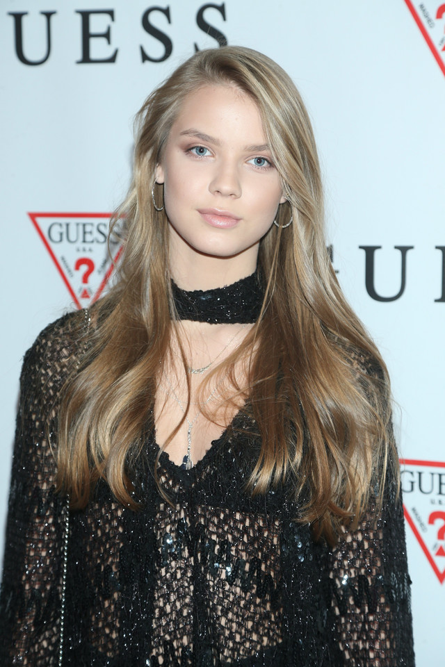 Iga Lis w odważnych prześwitach na pokazie mody - Plejada.pl