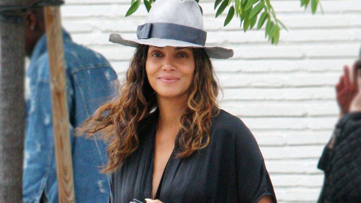 Az 50 éves Halle Berry olyan meztelen fotót posztolt, hogy leesett az ...