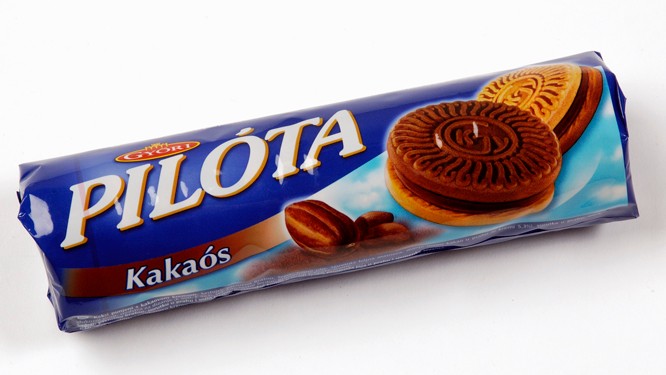 Nem vicc: Beszállhat a Pilóta keksz, Balaton szelet, Boci csoki ...