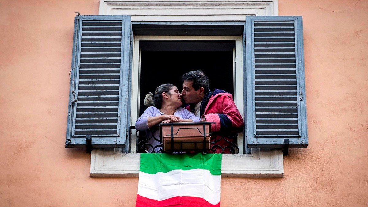 U ličnim kartama od sada oznaka "roditelj" umesto "majka" i "otac" - Blic