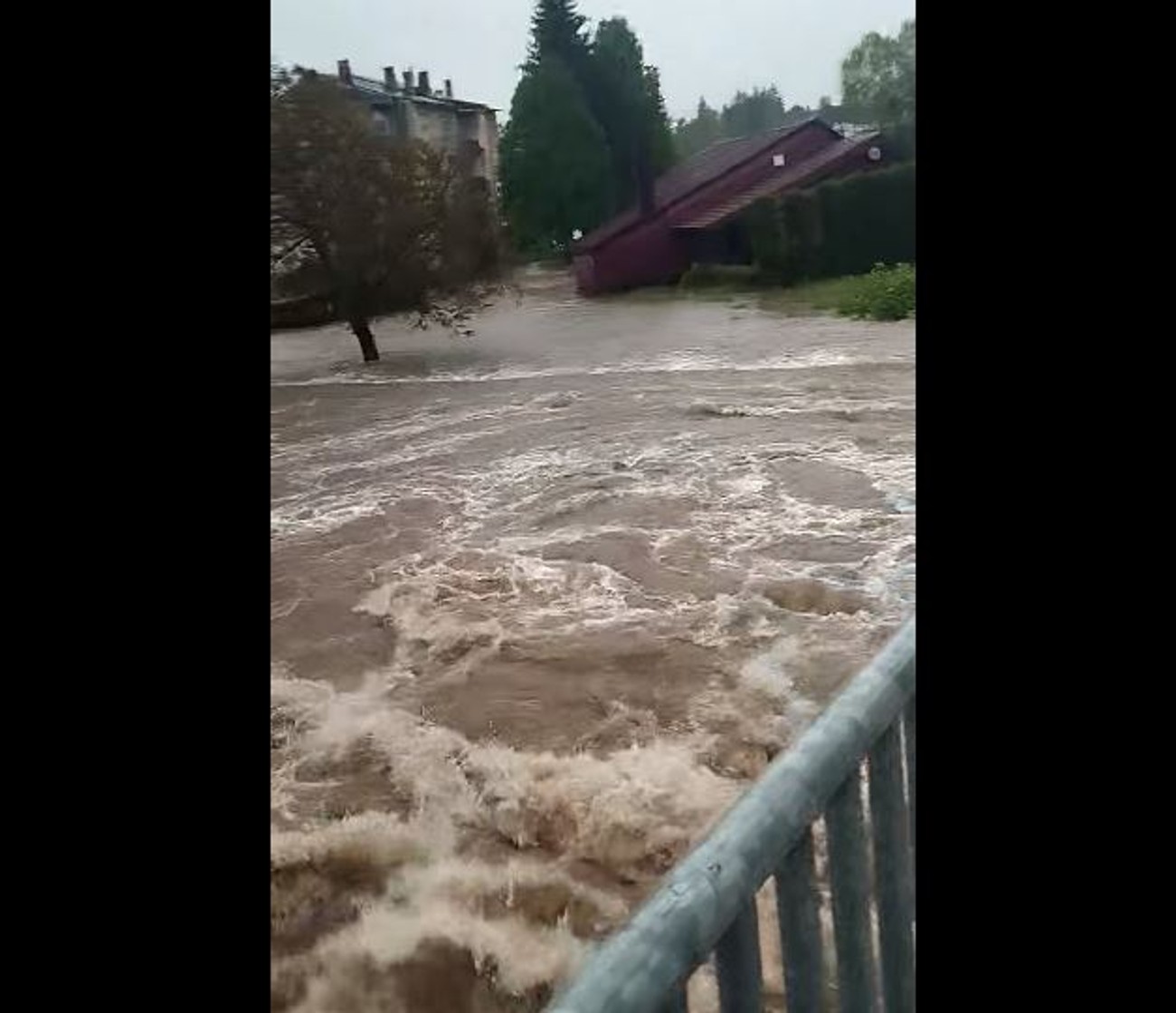 Poplave u Hrvatskoj: Izlile se Zrmanja i Otuča, počela evakuacija ...