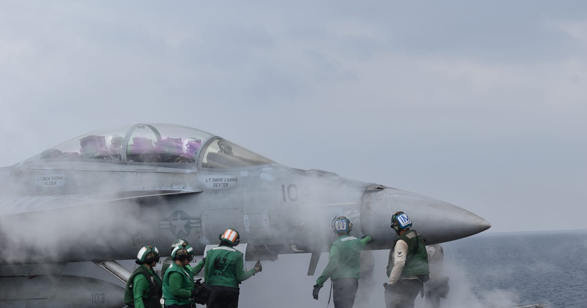 See the hectic flight deck operations aboard a US Navy aircraft carrier ...