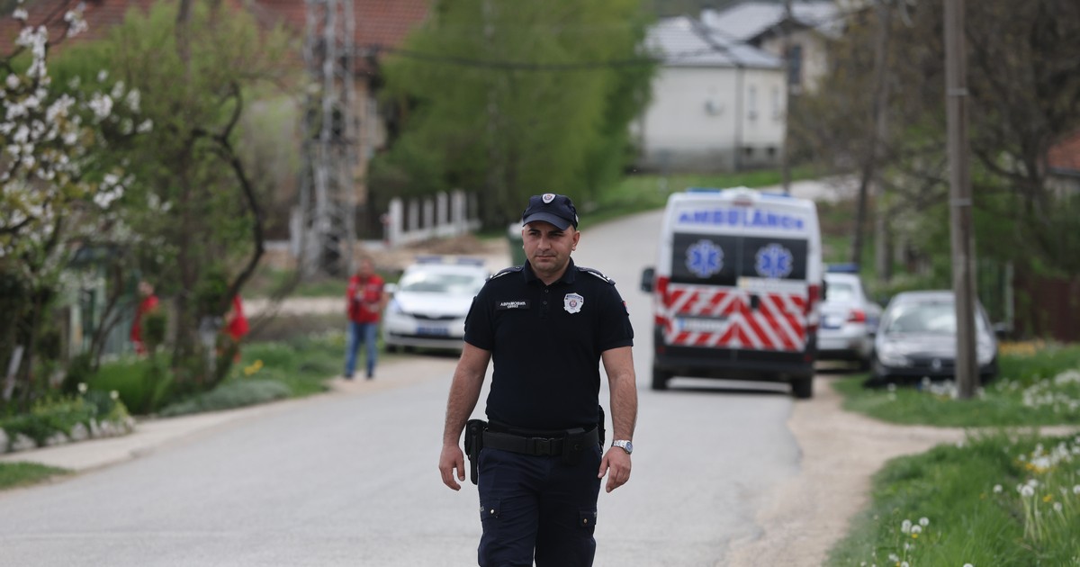 Umro brat Dejana Dragijevića, Hitna pomoć stigla ispred kuće ubice Danke Ilić - Blic