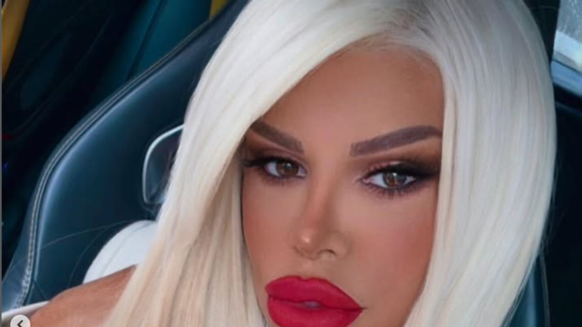 Dara Bubamara se ponovo fotošopira do neprepoznatljivosti: "Nataša Bekvalac sa alija" - Blic