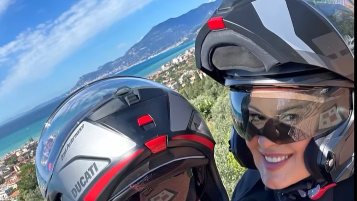 Indira Levak saopštila da se razvodi, pa se predomislila: "Uvek se pitao šta će sa pevačicom" - Blic