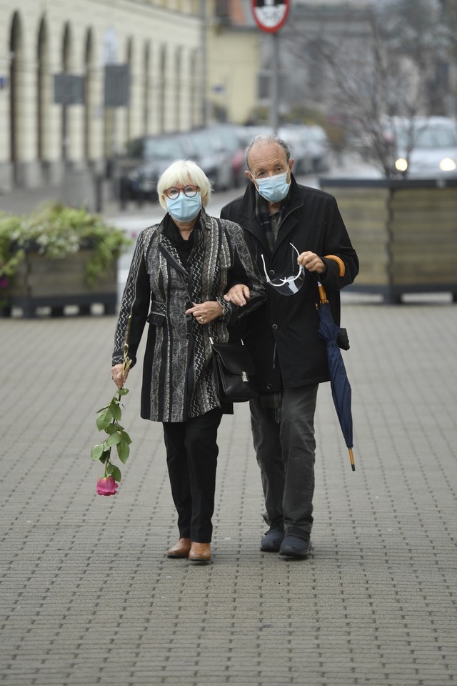 Pogrzeb Wojciecha Pszoniaka. Bliscy pożegnali wybitnego aktora - Wiadomości