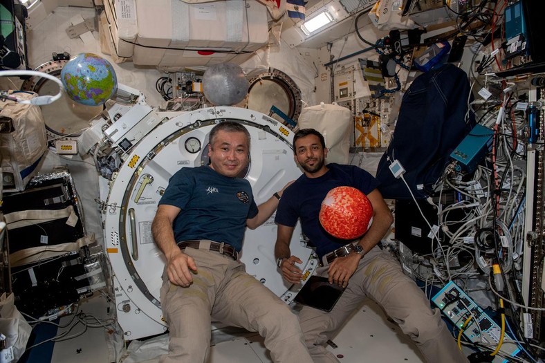 NASA pokazała nowe zdjęcia z ISS. Widać na nich m.in. życie astronautów ...