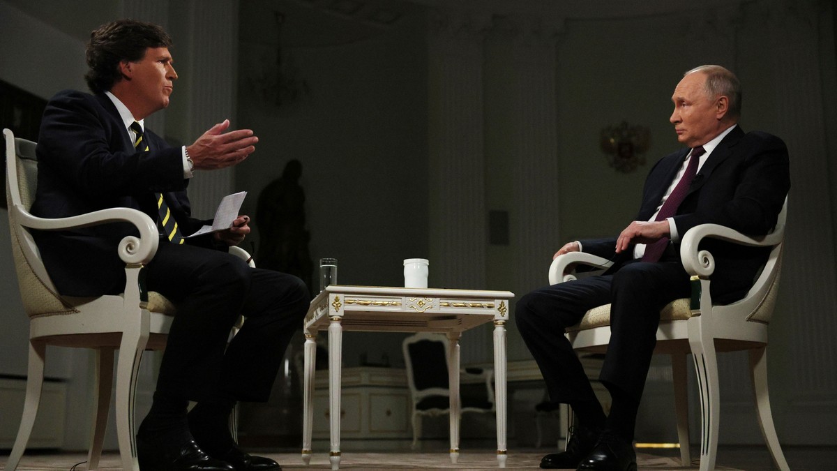 Stručnjak za govor tela analizirao intervju Vladimira Putina sa Takerom Karlsonom - Blic