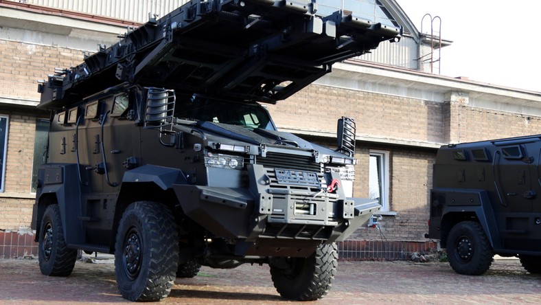 Policja się zbroi - nowe pojazdy dla antyterrorystów