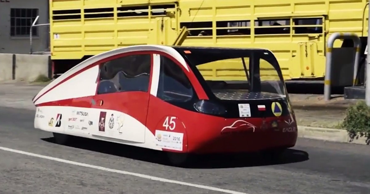 Polski samochód elektryczny z Łodzi zasilany energią słoneczną