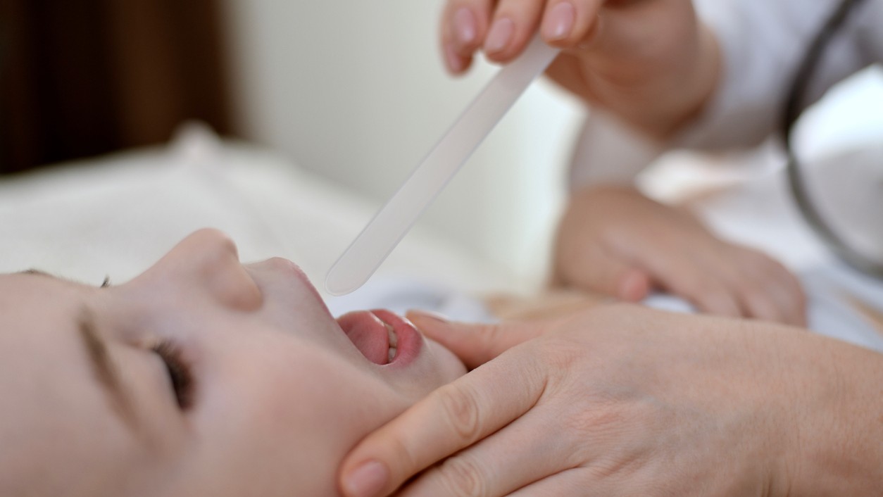 Zahryznutie do jazyka: Ako dieťa ošetriť a je potrebné šitie? 7 rád ...