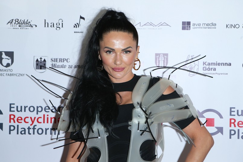 Ewa Brodnicka NAGO! Zapozowała tylko w mistrzowskim pasie [FOTO ...