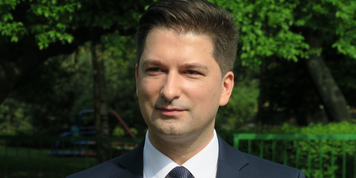 Sylwester Tułajew niczym Andrzej Duda? - Wiadomości Sylwester Tułajew niczym Andrzej Duda? - Wiadomości