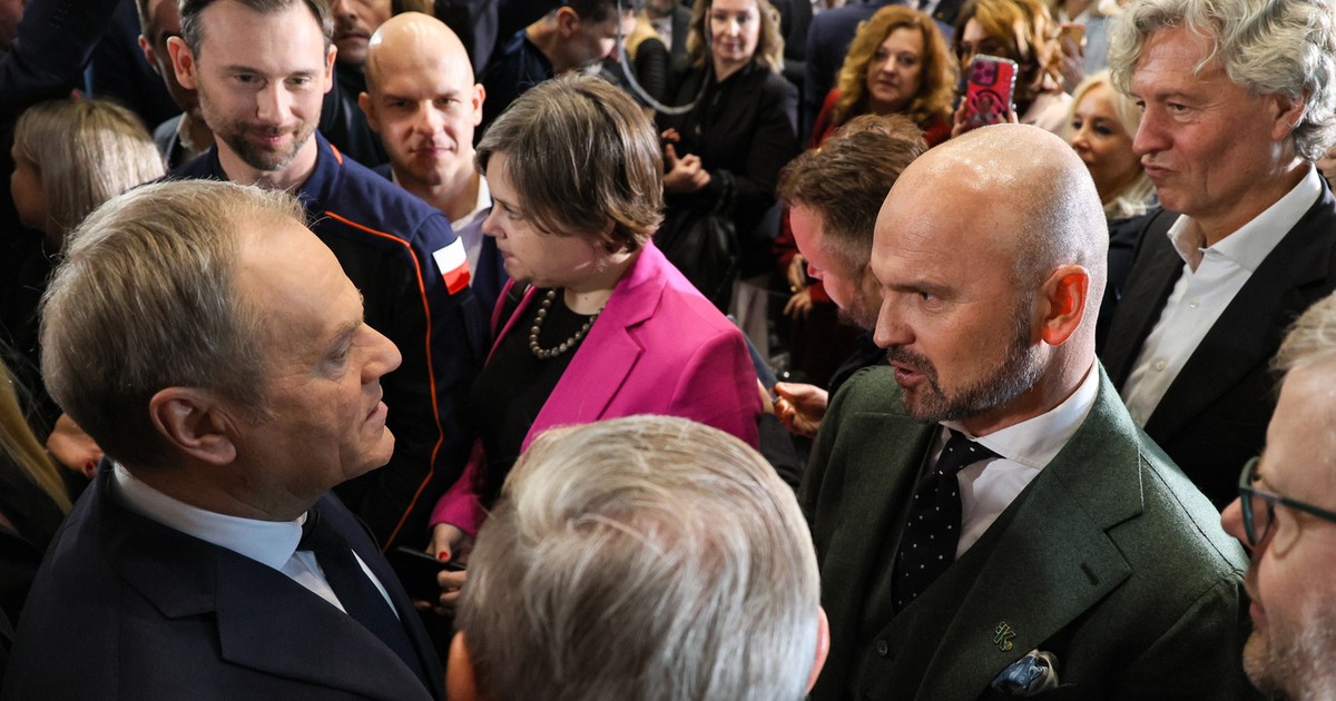 Polacy ocenili zaskakujący ruch Donalda Tuska. Niemal równy podział ...